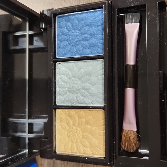 mark. | Makeup | Color Swing X Mark Mix It Up Eyeshadow Compact New ...